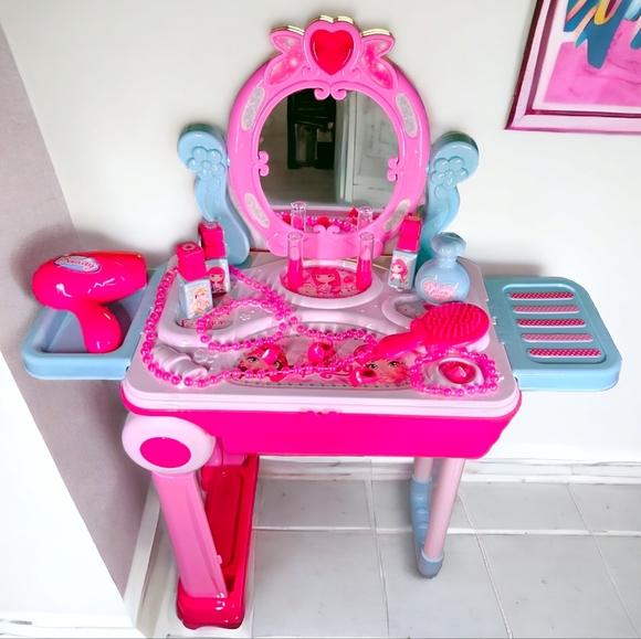 Mochiland | Toys | New Girls Pink Vanity Mirror Fold Up Beauty Table ...